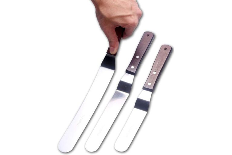 What Is an Offset Spatula Good For? - The Thin Kitchen