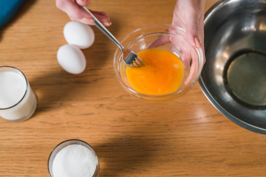 Eggs Sticking to Non-Stick Pan - Why and What Should I Do? - The Thin ...