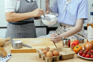 Sifted Flour vs. Unsifted Flour - Comparison - The Thin Kitchen