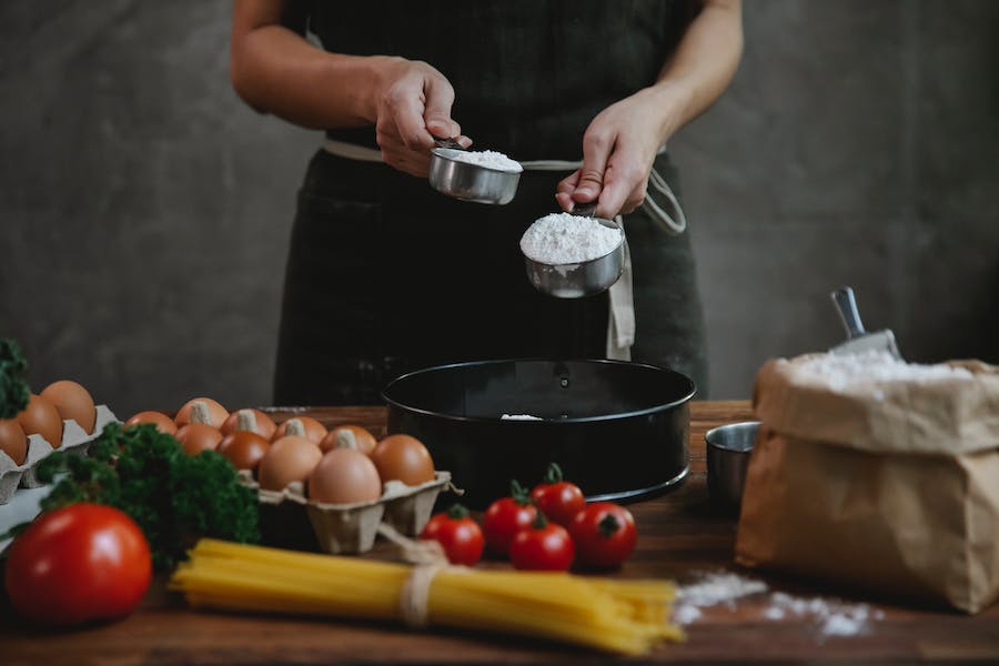 Sifted Flour vs. Unsifted Flour - Comparison - The Thin Kitchen