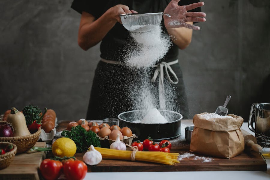 Sifted Flour vs. Unsifted Flour - Comparison - The Thin Kitchen